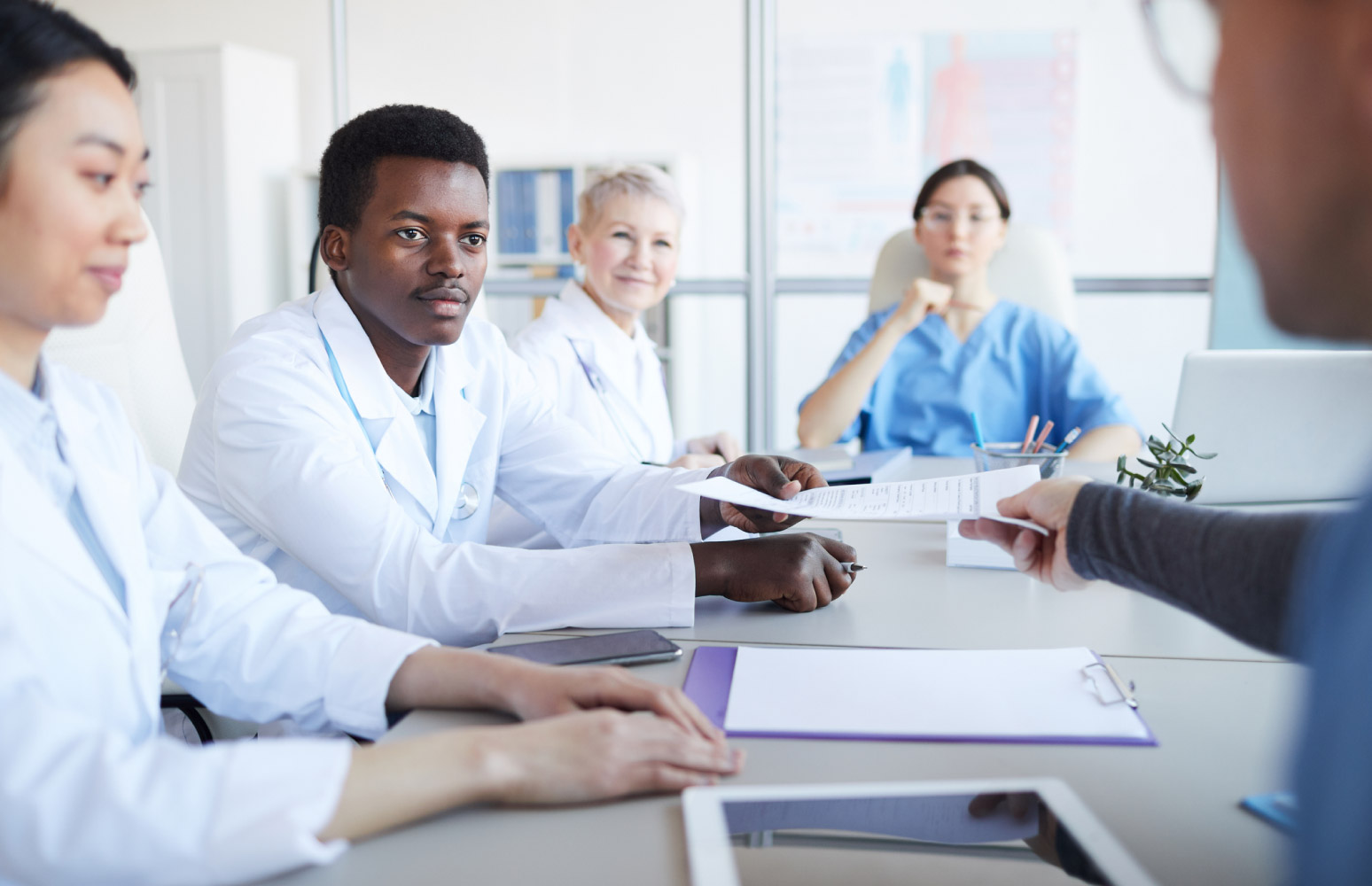 MHA vs. MBA: Which Program Is Right for You? | USAHS